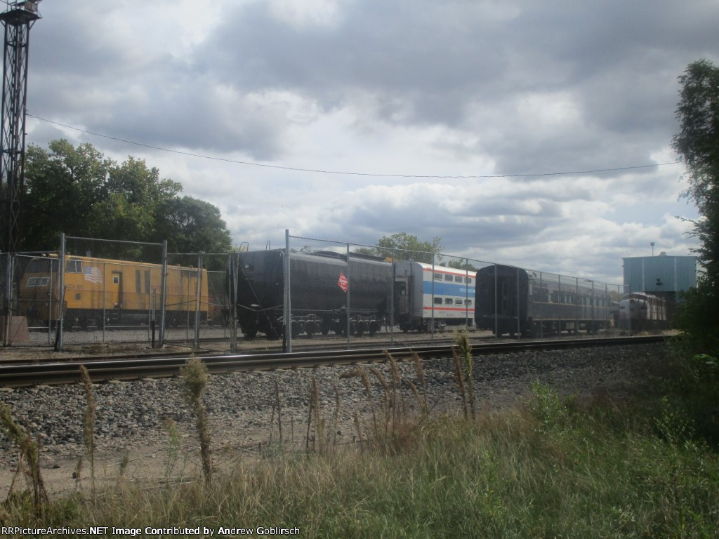 HZGX 201, 261 Tender, WSOR 101 + L&N 800482